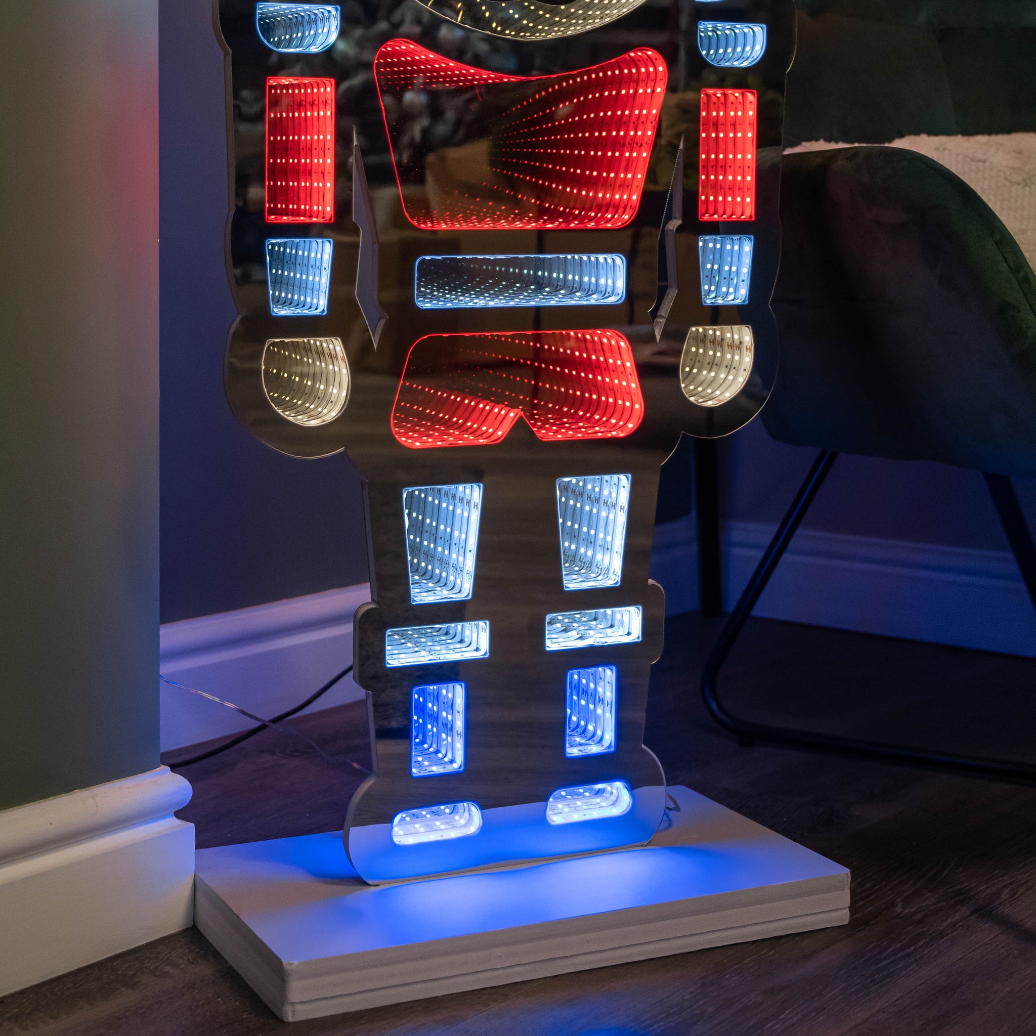 4ft (1.2m) Tall Light up Christmas Nutcracker Infinity Decoration with ...
